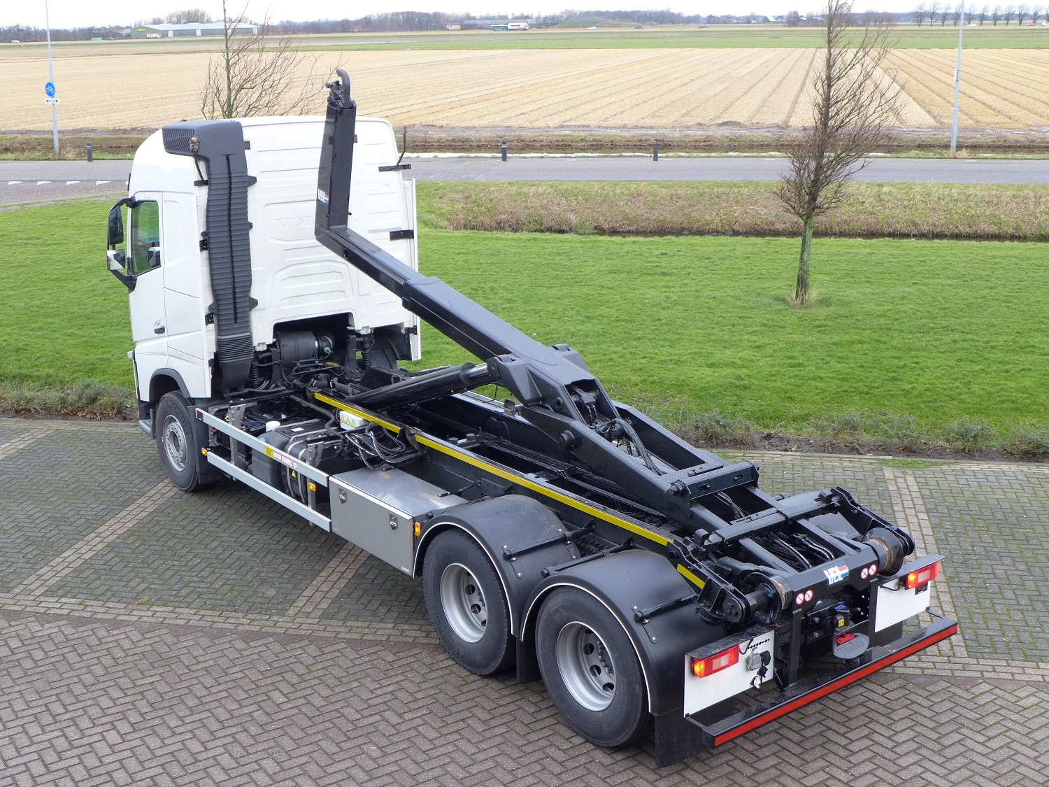 Nieuwe volvo truck met VDL container installatie........ - Gebr. Ligthart